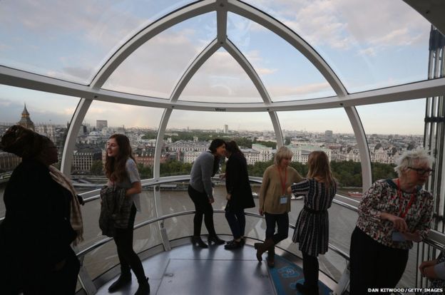 Day in pictures: 11 October 2013 - BBC News