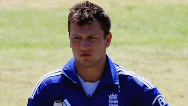 Chris Liddle: Sussex seam bowler signs new contract - BBC Sport