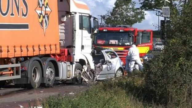 Driver killed in head-on collision on A350 in Trowbridge - BBC News