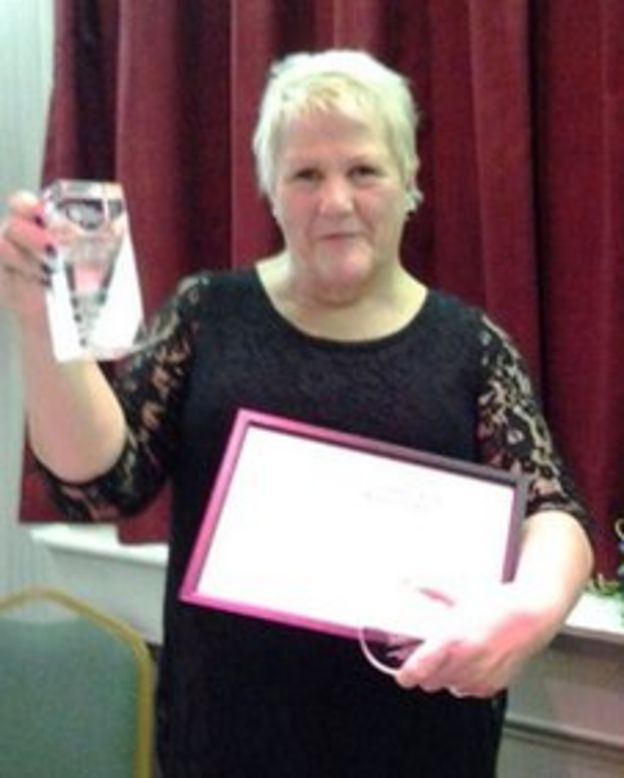 Britain in Bloom awards: Woolton wins urban gardening award - BBC News