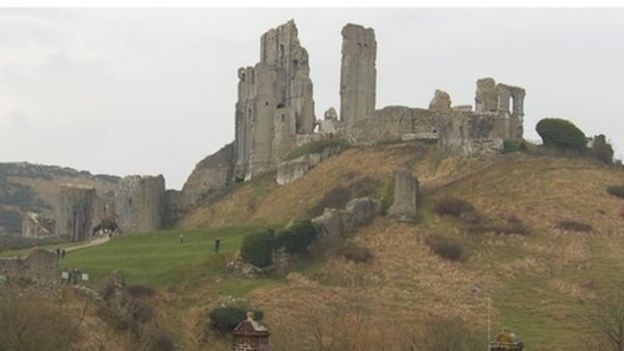 Corfe Castle stonework to be repaired - BBC News