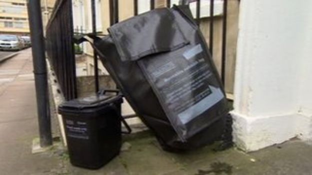 Gull rubbish bag fine threat to Bath residents - BBC News