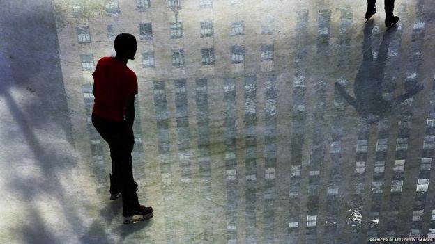 Day in pictures: 15 October 2013 - BBC News