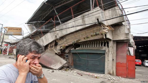 Day in pictures: 15 October 2013 - BBC News