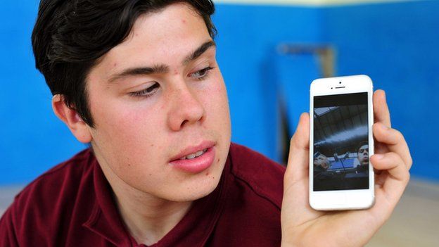 Chelsea fan's 20-minute Mourinho encounter - BBC News