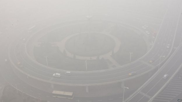 In pictures: China's Harbin choked by smog - BBC News