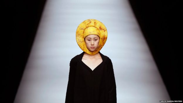 Day in pictures: 22 October 2013 - BBC News