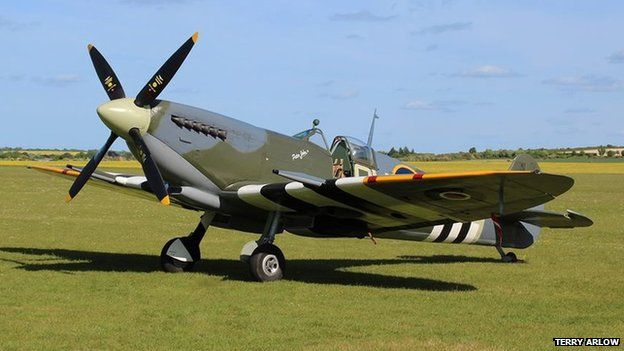 George Clooney's The Monuments Men uses Suffolk replica Spitfire - BBC News