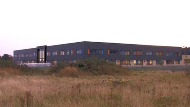 Nottingham's first free school opens in Sherwood - BBC News