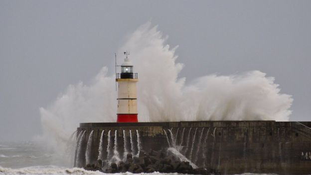 Your pictures from the UK storm - BBC Weather