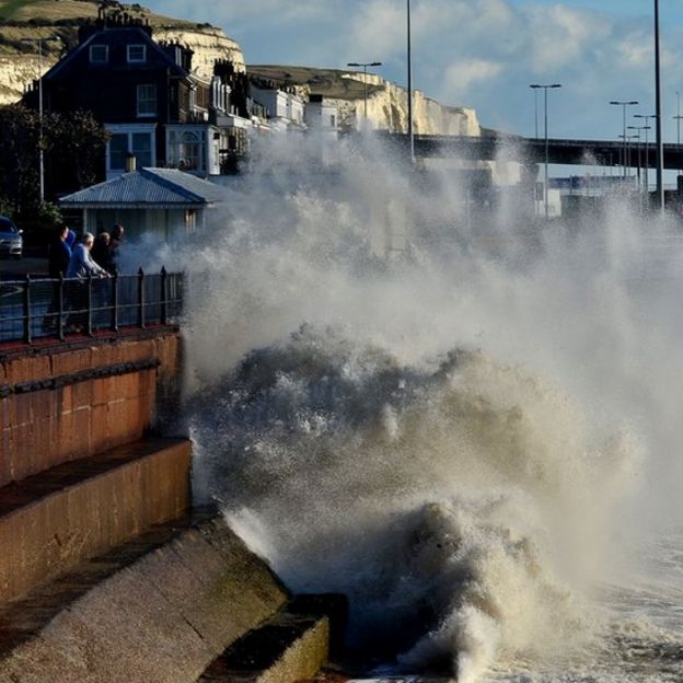 Your pictures from the UK storm - BBC Weather