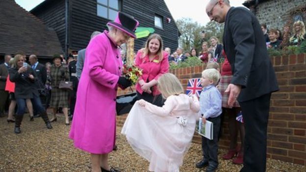 Dylan Alkins search: Queen meets lifeboat crews - BBC News