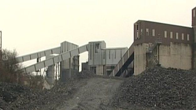 Daw Mill Colliery: Further fire underground - BBC News