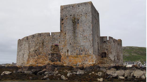 Conservation work for Barra's Kisimul Castle - BBC News