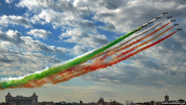 Day in pictures: 4 November 2013 - BBC News