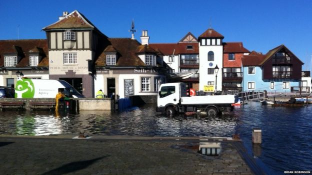 In pictures: High tides cause coastal flooding - BBC News