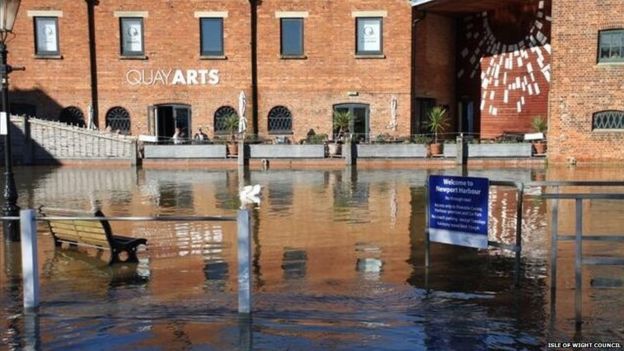 In pictures: High tides cause coastal flooding - BBC News