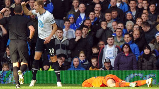 How dangerous is it to play on after being knocked out? - BBC News