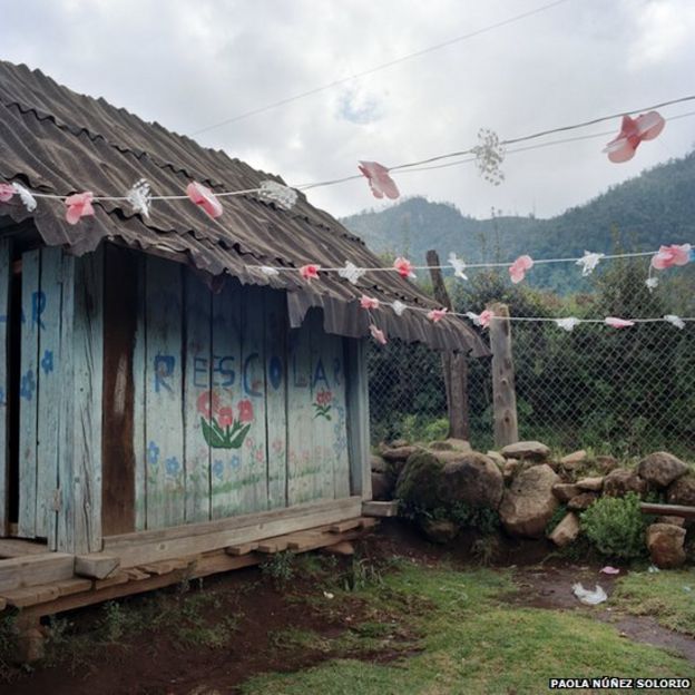 In pictures: Mexico's poor rural schools - BBC News