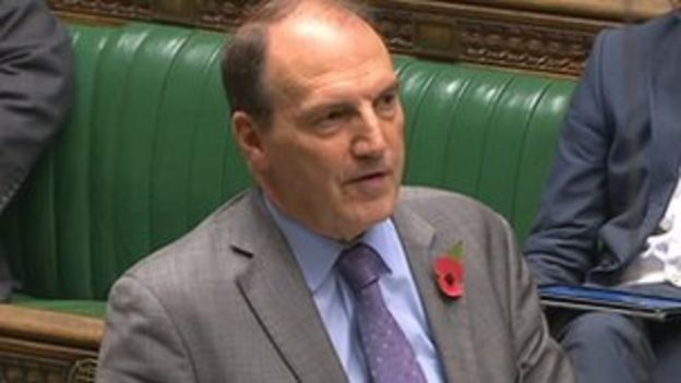 Lib Dem Simon Hughes apologises for donations breaches - BBC News