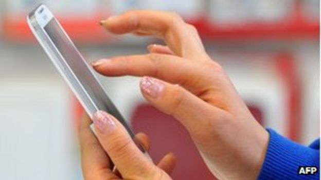 Smartphone Pin revealed by camera and microphone - BBC News