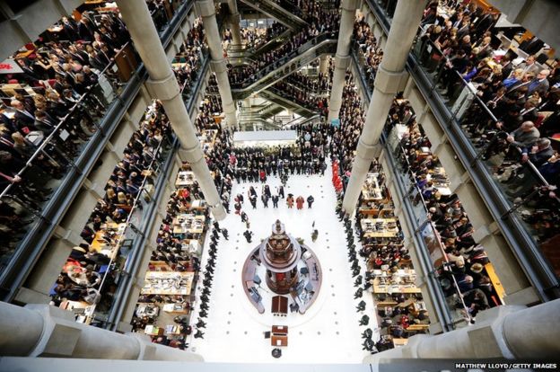 Day in pictures: 11 November 2013 - BBC News