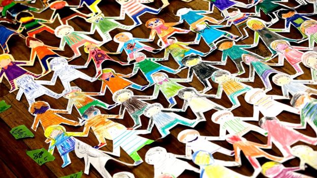 The world's longest paper doll chain - BBC Newsround