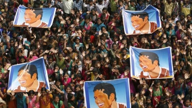 Day in pictures: 14 November 2013 - BBC News