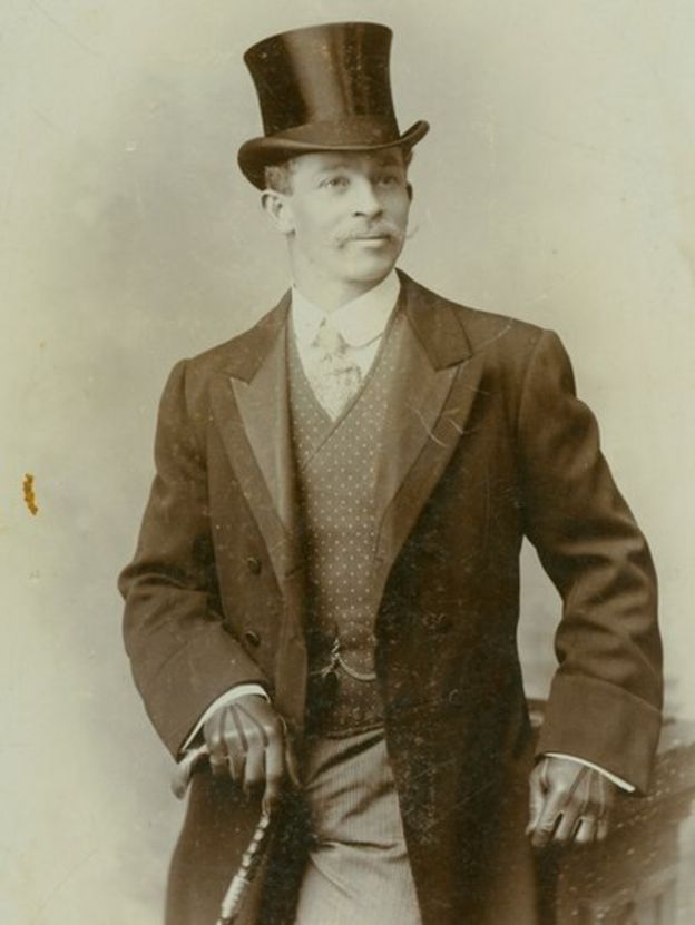 Movember: Marvellous moustaches from yesteryear - BBC News