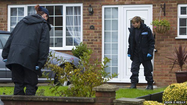 Luton burglary stabbing victim was 'protecting family' - BBC News