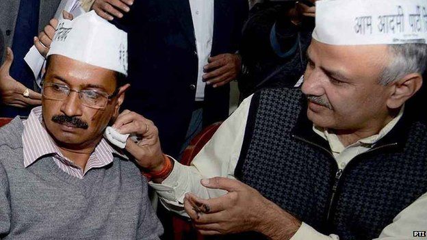 India activist Arvind Kejriwal 'forgives' ink thrower - BBC News