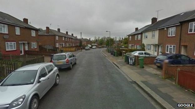 Luton street stabbing: Man arrested - BBC News