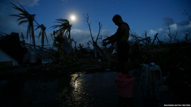 Day in pictures: 19 November 2013 - BBC News