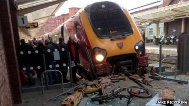 Train crashes into Chester Station barrier - BBC News