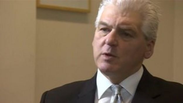 Middlesbrough mayor Ray Mallon halts Gresham demolition - BBC News