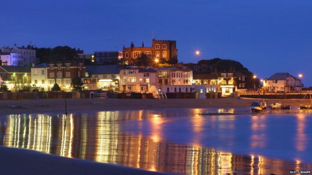 Kent photographers capture winning images of wildlife - BBC News