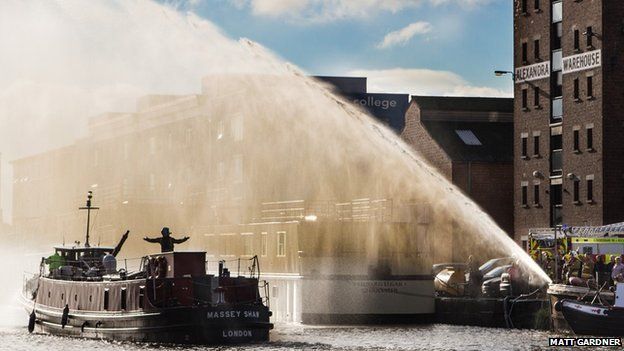Fire boat restored in Gloucester begins journey to London - BBC News