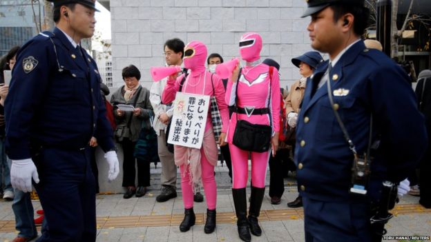 Day in pictures: 26 November 2013 - BBC News