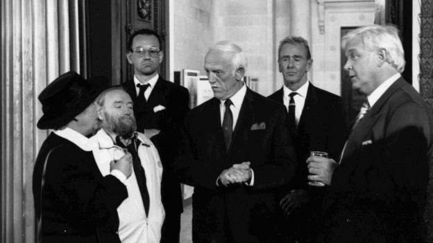 In pictures: Entertainer Stan Stennett dies at the age of 88 - BBC News