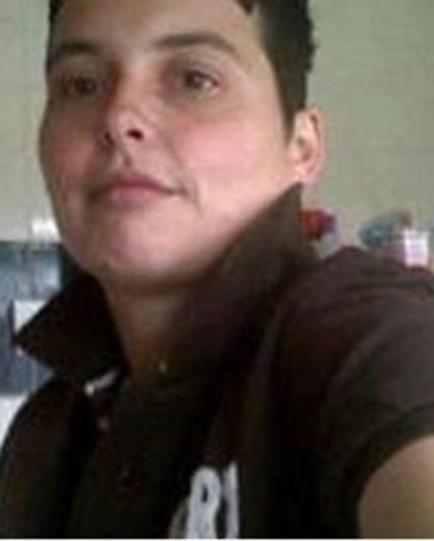 North Wingfield fire: Four people die and girl, 7, in hospital - BBC News