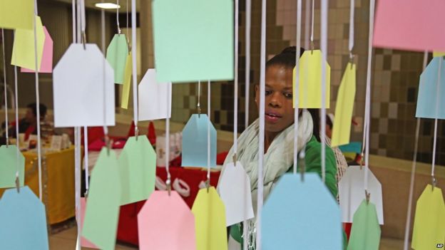 Day in pictures: 27 November 2013 - BBC News