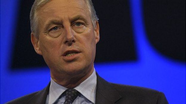 Tim Yeo MP dropped by South Suffolk Tories - BBC News