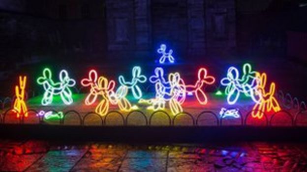 Londonderry Lumiere light show 'attracts 180,000' - BBC News