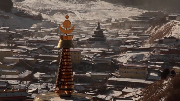Scenes of life in Tibetan areas - BBC News