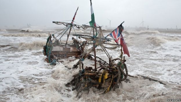 In pictures: Winter storm hits UK - BBC News
