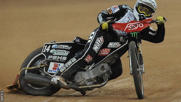 Tai Woffinden: World speedway champion re-signs for Wolves - BBC Sport