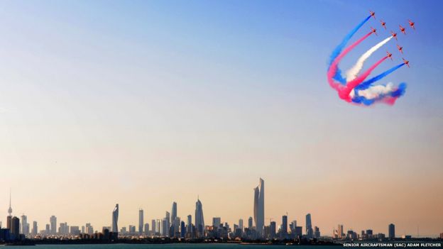 In pictures: Red Arrows tour of Middle East - BBC News