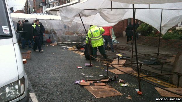 Mold market crash: Eight hurt as car hits stalls - BBC News