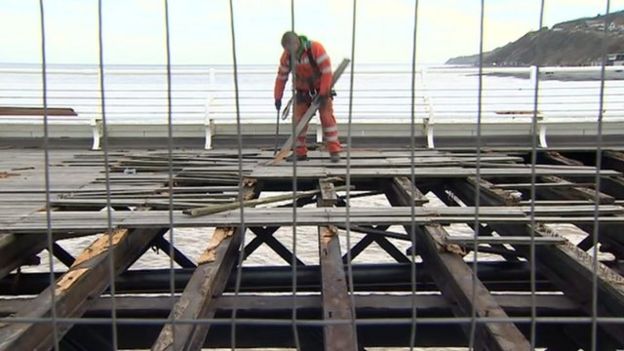 Cromer wins Pier of the Year award after major work - BBC News