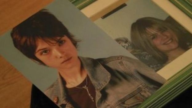 Woman's struggle with anorexia spurs York support group - BBC News